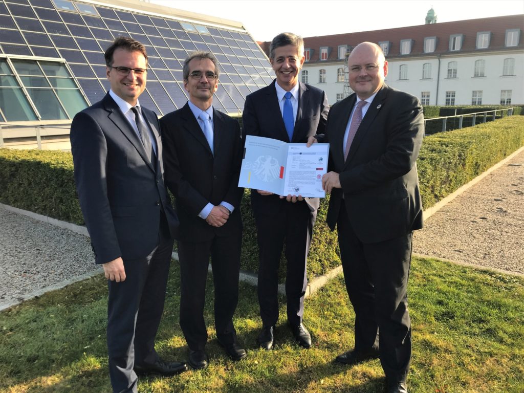 Gateway von EMH metering durch BSI zertifiziert: Startschuss für den ... Gateway von EMH metering durch BSI zertifiziert: Startschuss für den ...