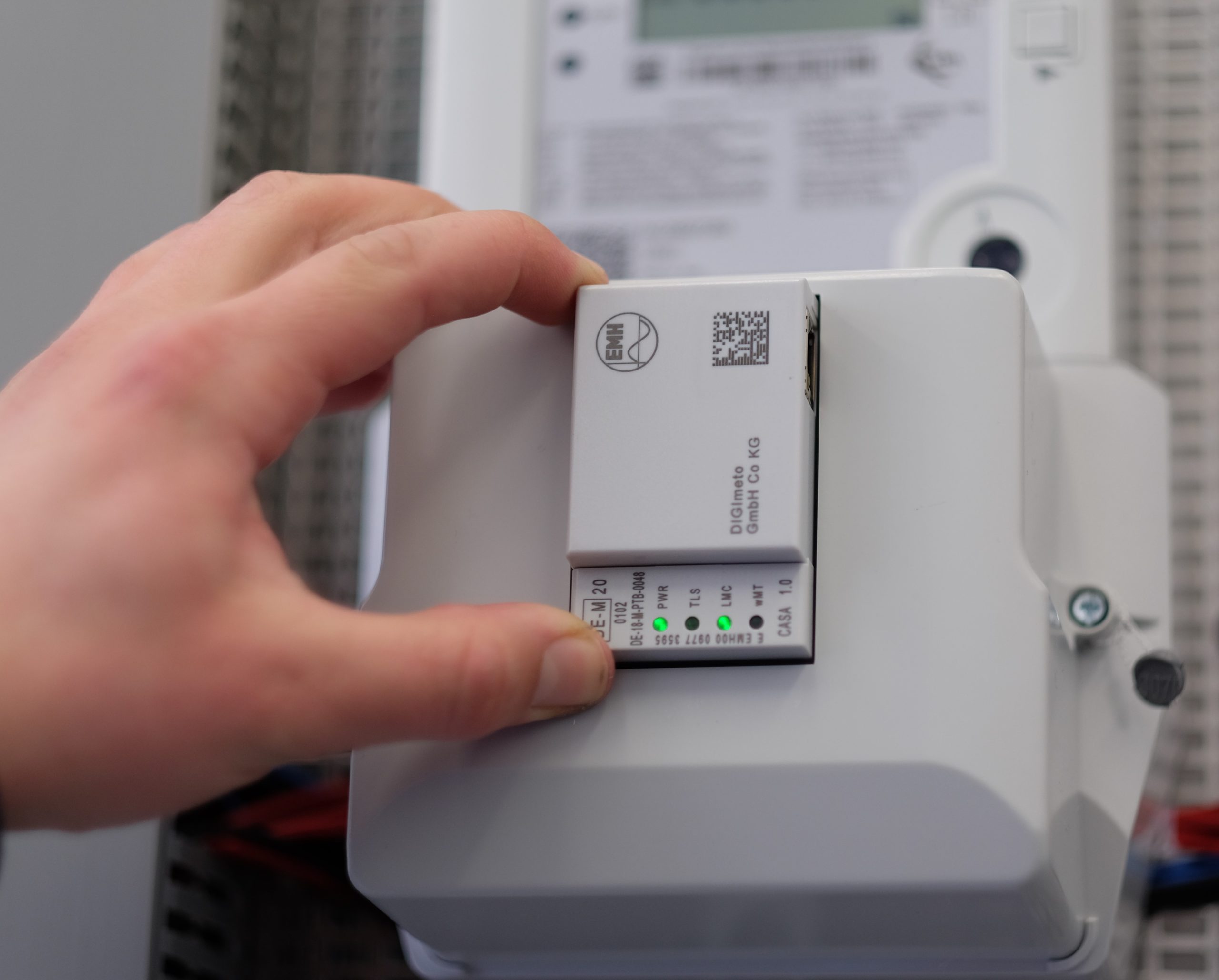 Erstes zertifiziertes Smart-Meter-Gateway von EMH metering mit der ...
